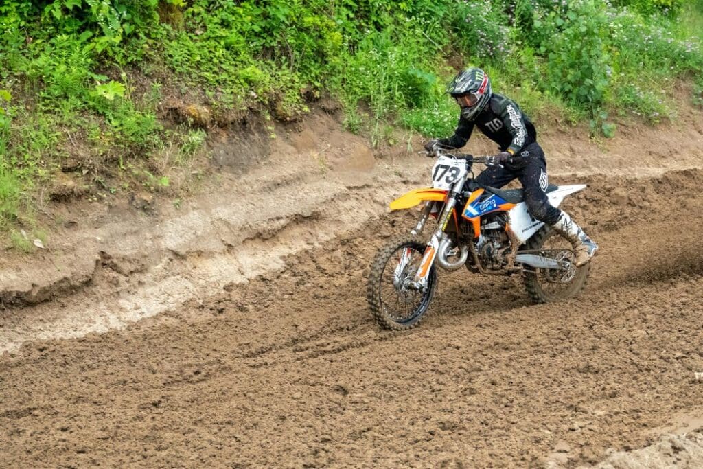 Dirt Bike Trail Riding Tips for Beginners – DirtBikea